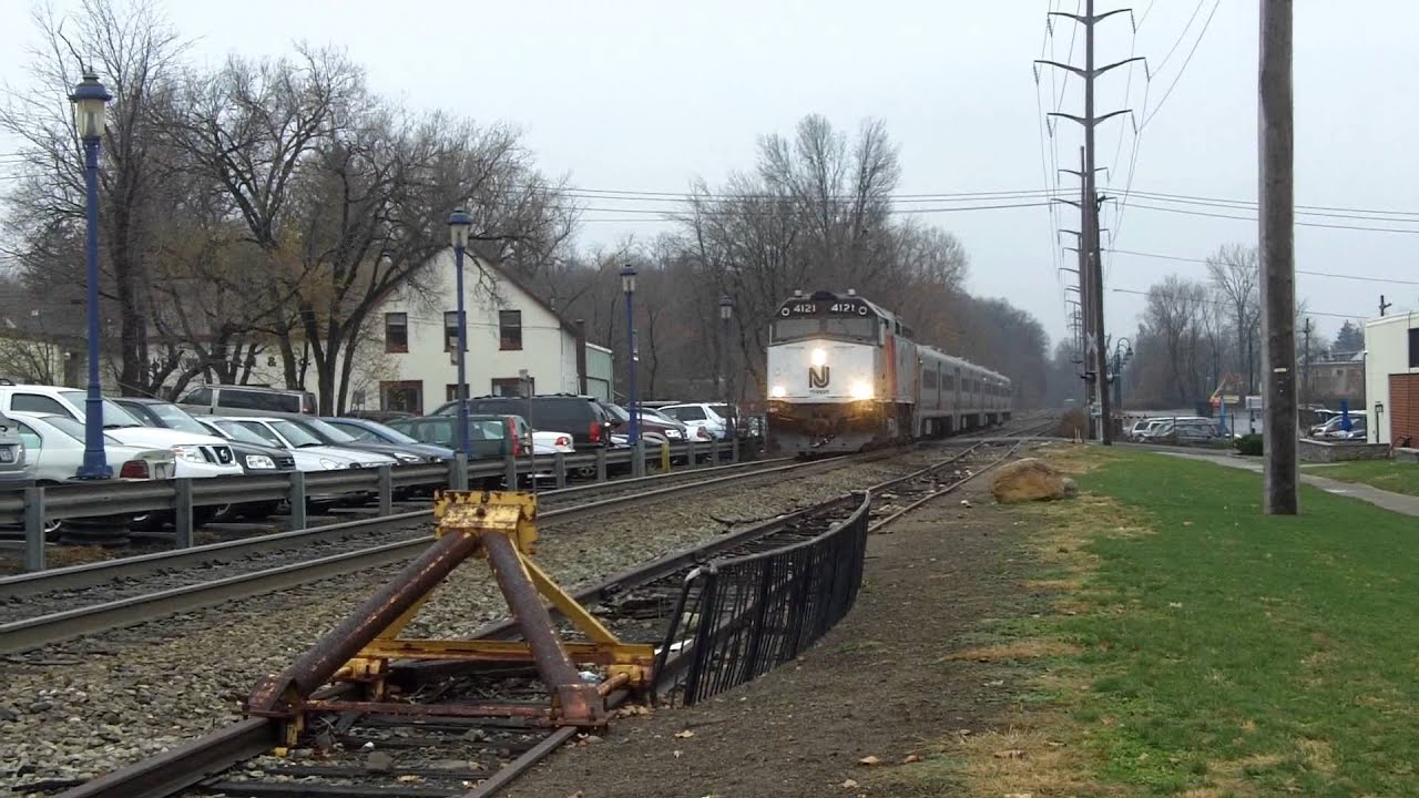 NJT 4121 F40PH-2 NB Pearl River with Alstom Comet V Cars - YouTube
