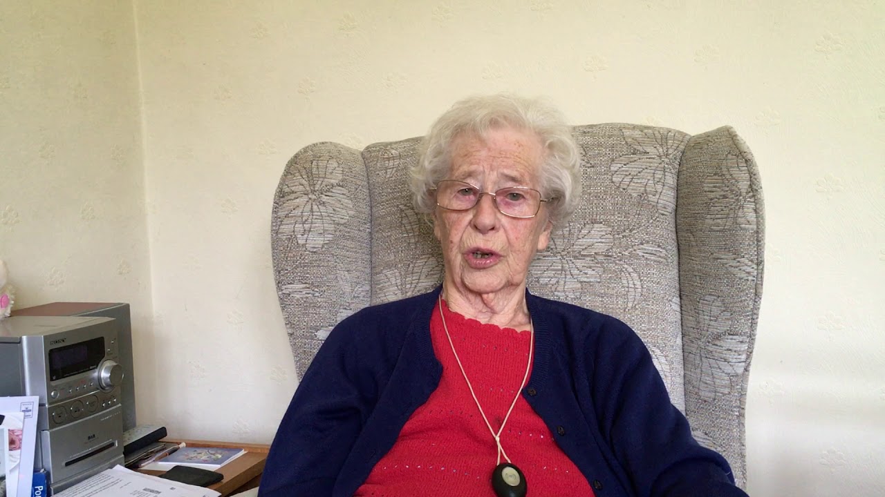 Nora cooking at Wrights Farm Pirton - YouTube