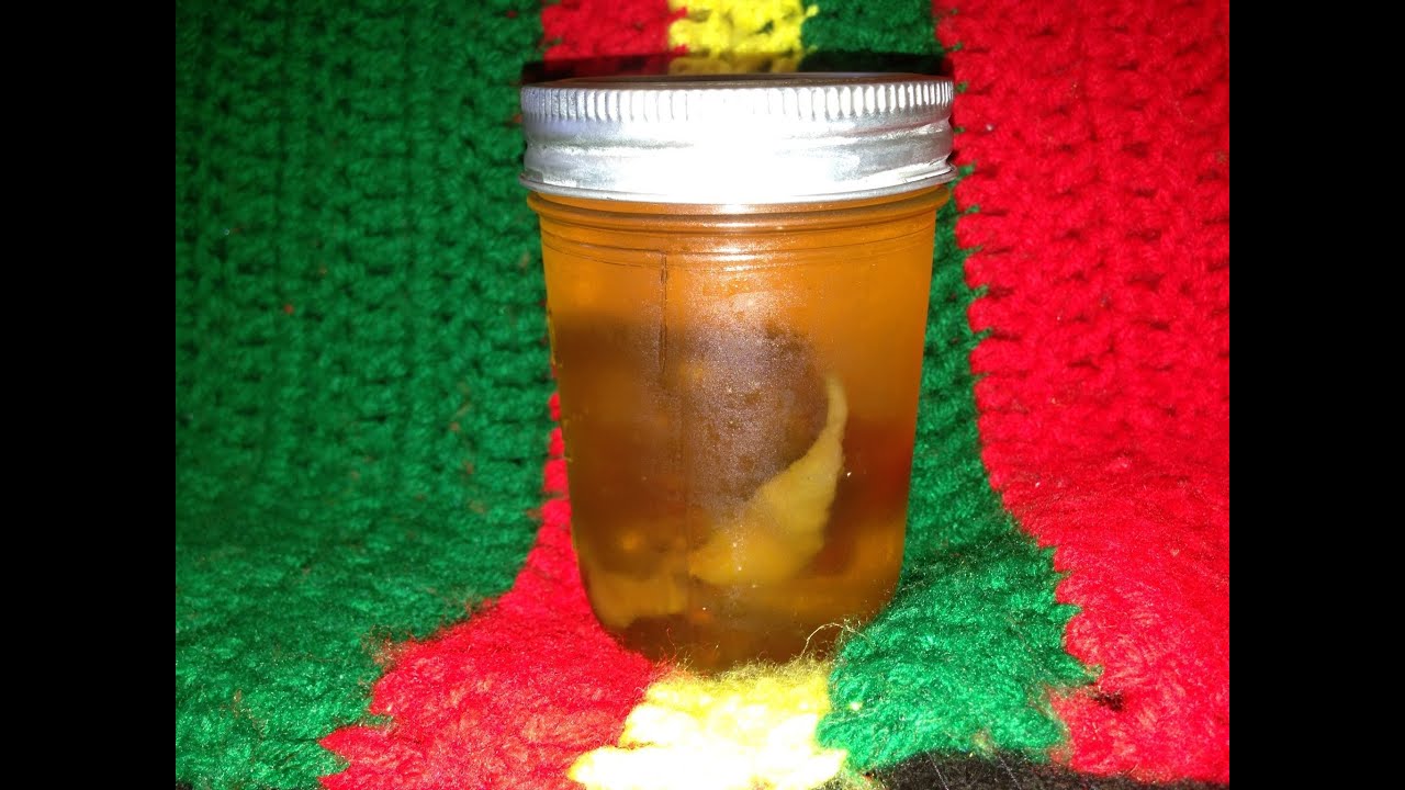 Ted Barrus's Spicy Apple Pie Moonshine Review - YouTube