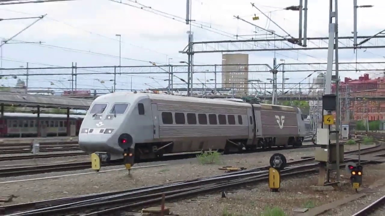 Sweden: Stockholm Central, X2000 power car and 1 coach passing - YouTube