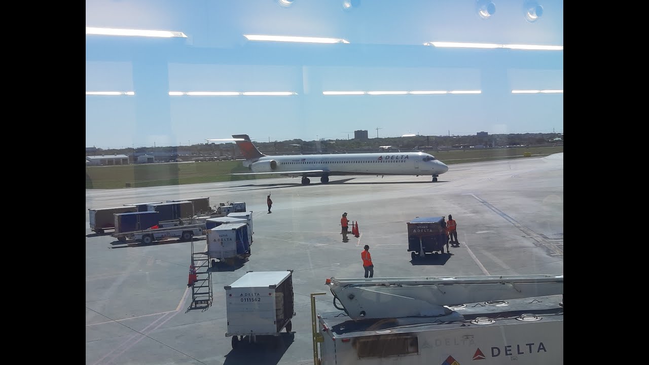 Delta Airline MD-80 - YouTube