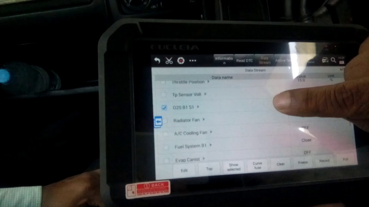 How to Use EUCLEIA Tab Scan S7 Car Scanner - YouTube