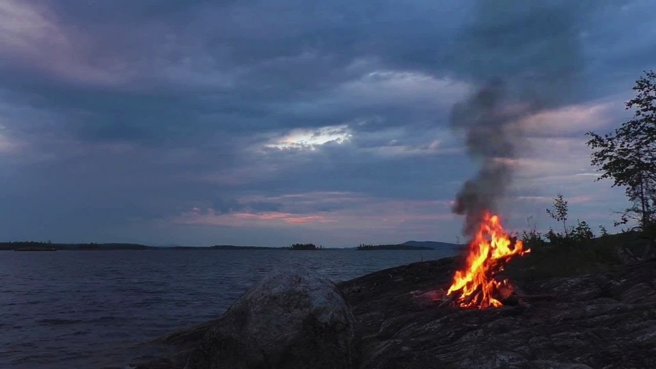Warm up with a bonfire / Howling Wind for Relaxation / Cozy Winter ...