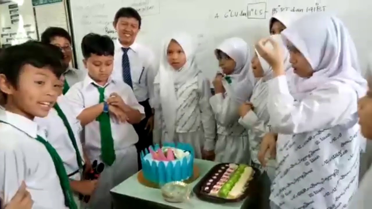 SD al azhar bsd 5d- hari guru - YouTube