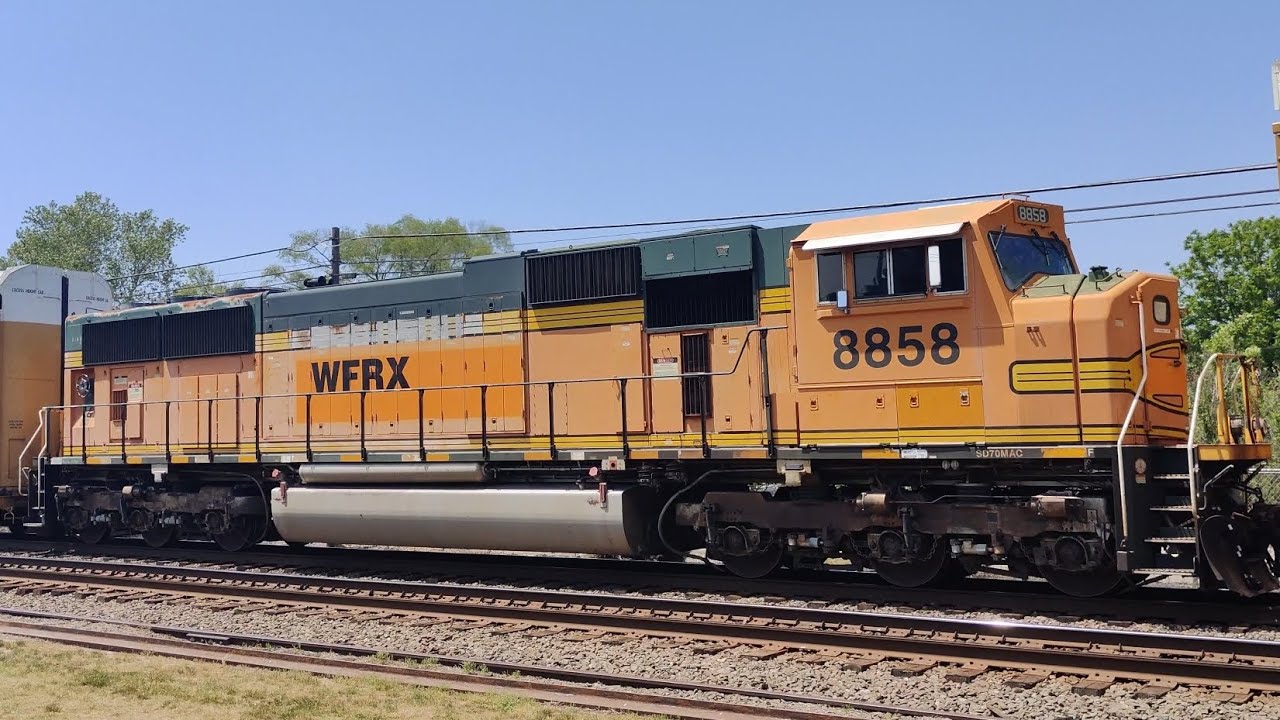 Trains In Macungie, PA w/ UP, WFRX, & GECX - YouTube
