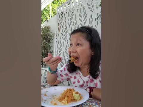 Manong Barb's Barbecue ang Halo halo - YouTube