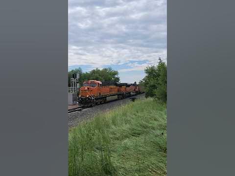 BNSF 6282 Leads the E-SLPRWM1-04B! - YouTube