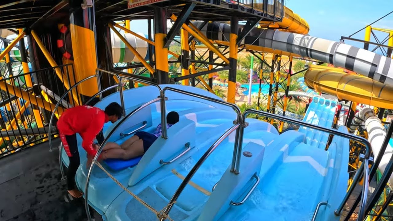 Zombie Chase Water Slide at Columbia Pictures Aquaverse Pattaya - YouTube