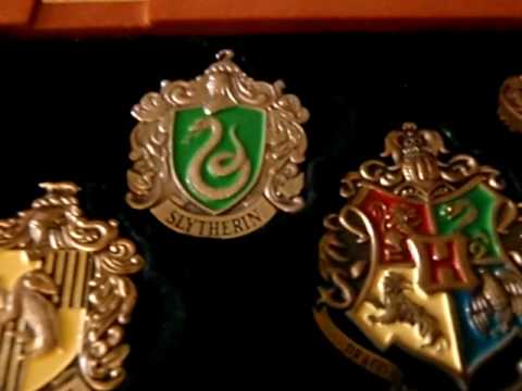 Harry Potter 'HOGWARTS HOUSE PIN SET" by the noble collection - YouTube