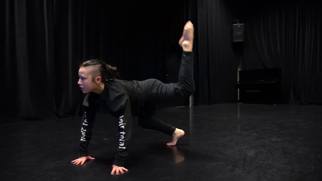 Eléa Ha Minh Tay Dance Improv : Red River - YouTube