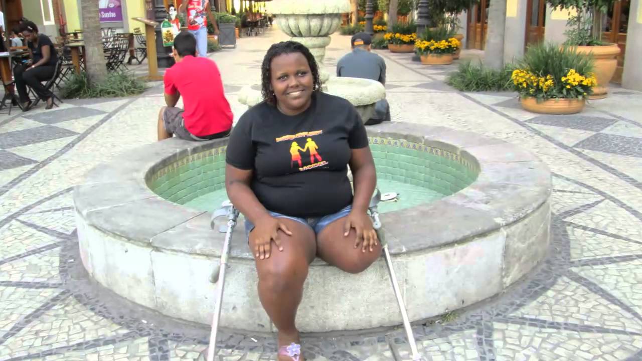 Taina, 19 yo LAK left above the knee female amputee model introduction ...