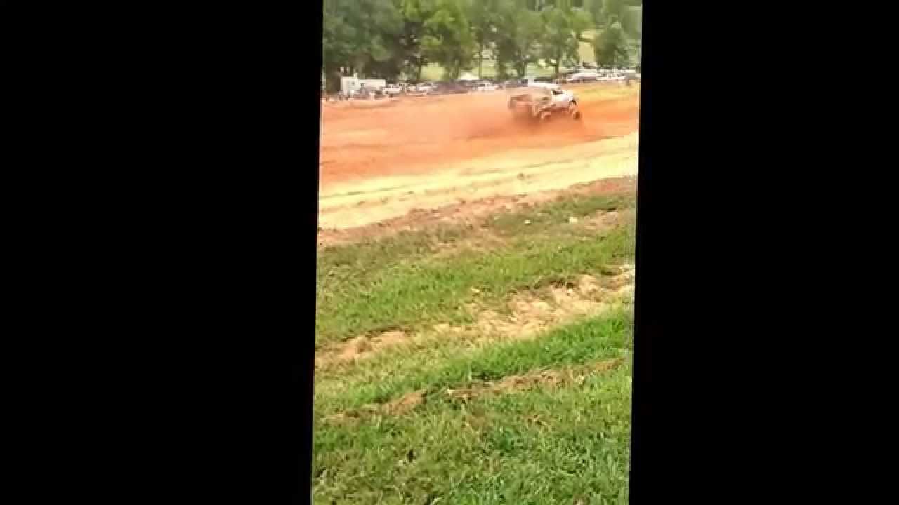 Air mundy hill and hole at pig pen mud park - YouTube