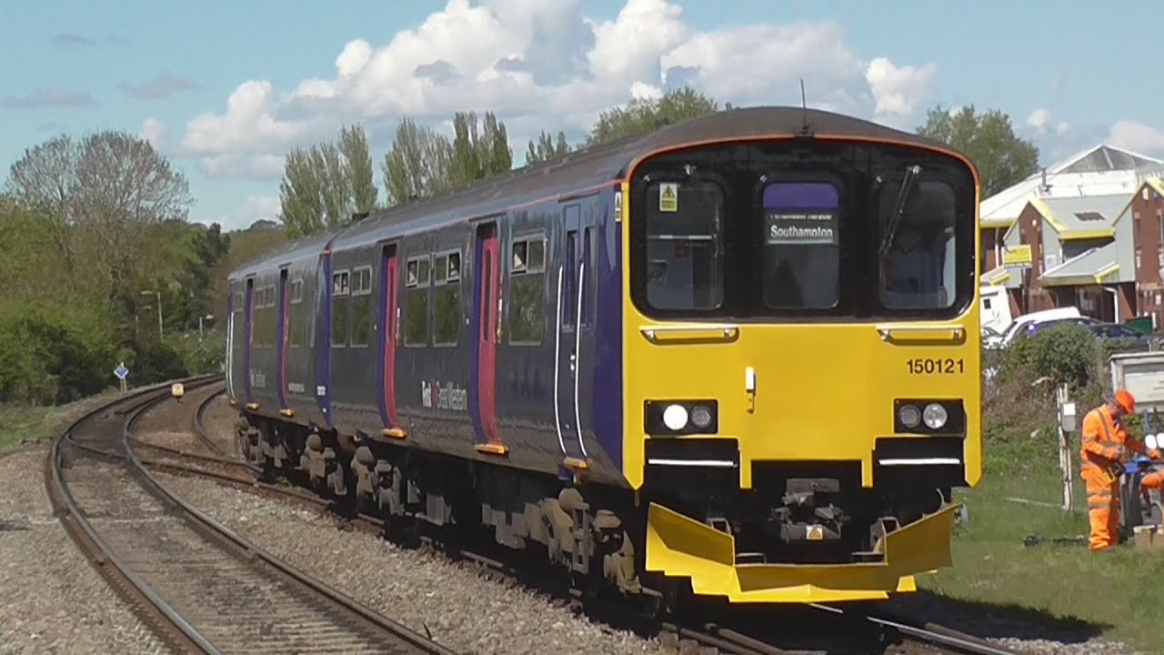 FGW Class 150/1 - 150121 Arrives At Romsey For Southampton Central ...