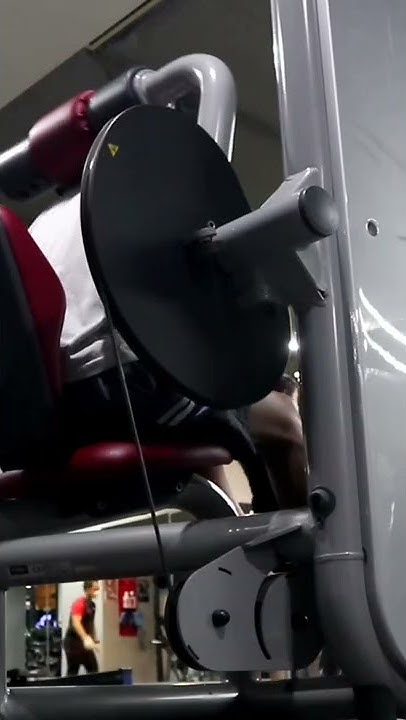 Day 18 - Technogym Abdominal Crunch Machine Saat Gym - YouTube