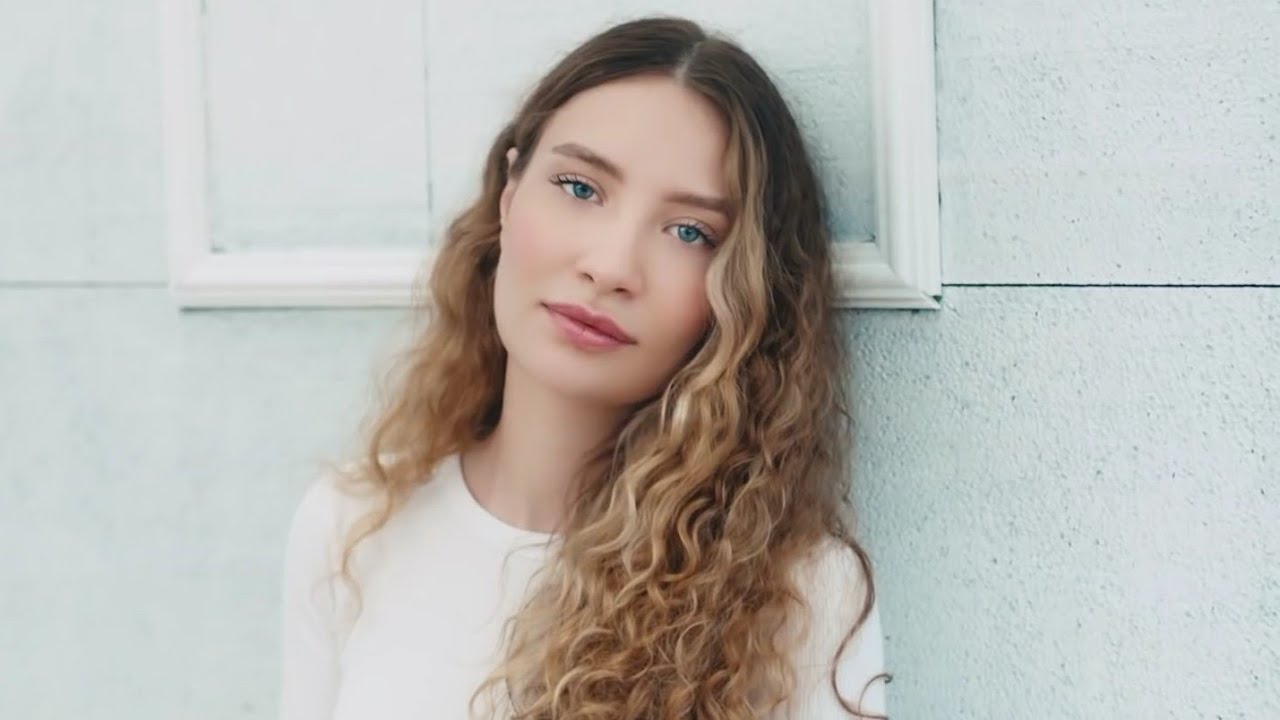 Irmak Arıcı - Asık Suratım (Official Video) - YouTube