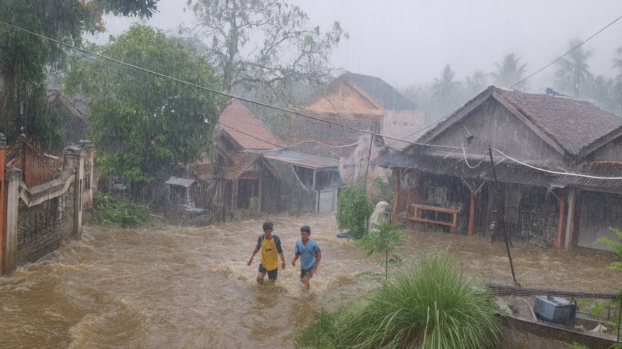 VERY SCARY⛈️ The Biggest Rain Storm Accompanied by Strong Winds and ...