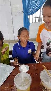 H Thu ăn bánh kem lần đầu. - YouTube