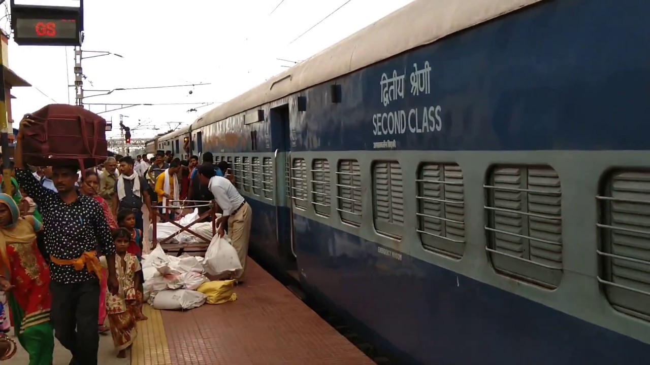 Raksha Bandhan effect , overloaded Indian train - YouTube