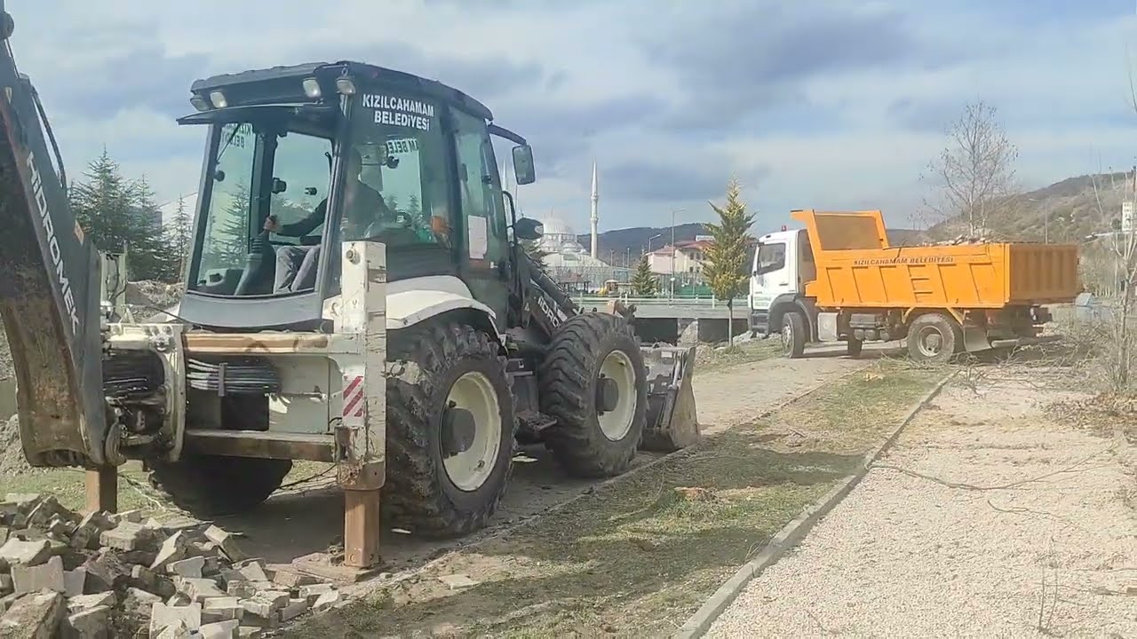 HİDROMEK KEPÇE İLE PARKE TAŞI SÖKÜMÜ, CİSİBİ KEPÇE ÇALIŞMA VİDEOLARI ...