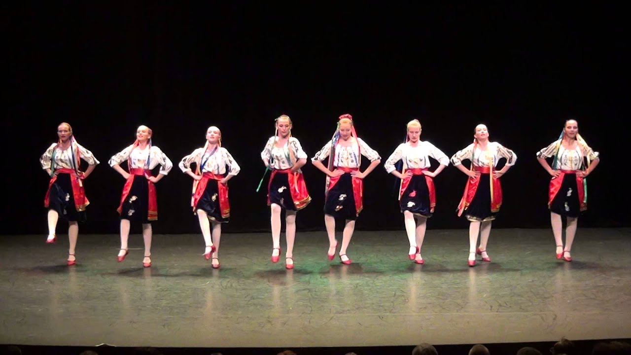 Danse traditionnelle d'Ukraine (Kazatchok) 2/2 - YouTube