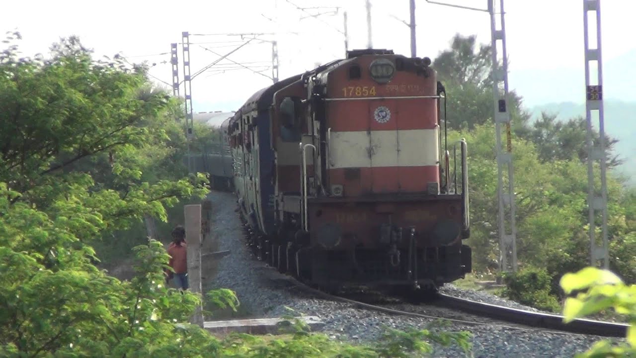 PUNE WDM 3A full throttle at MKL with SUR-YPR SF EXP - YouTube