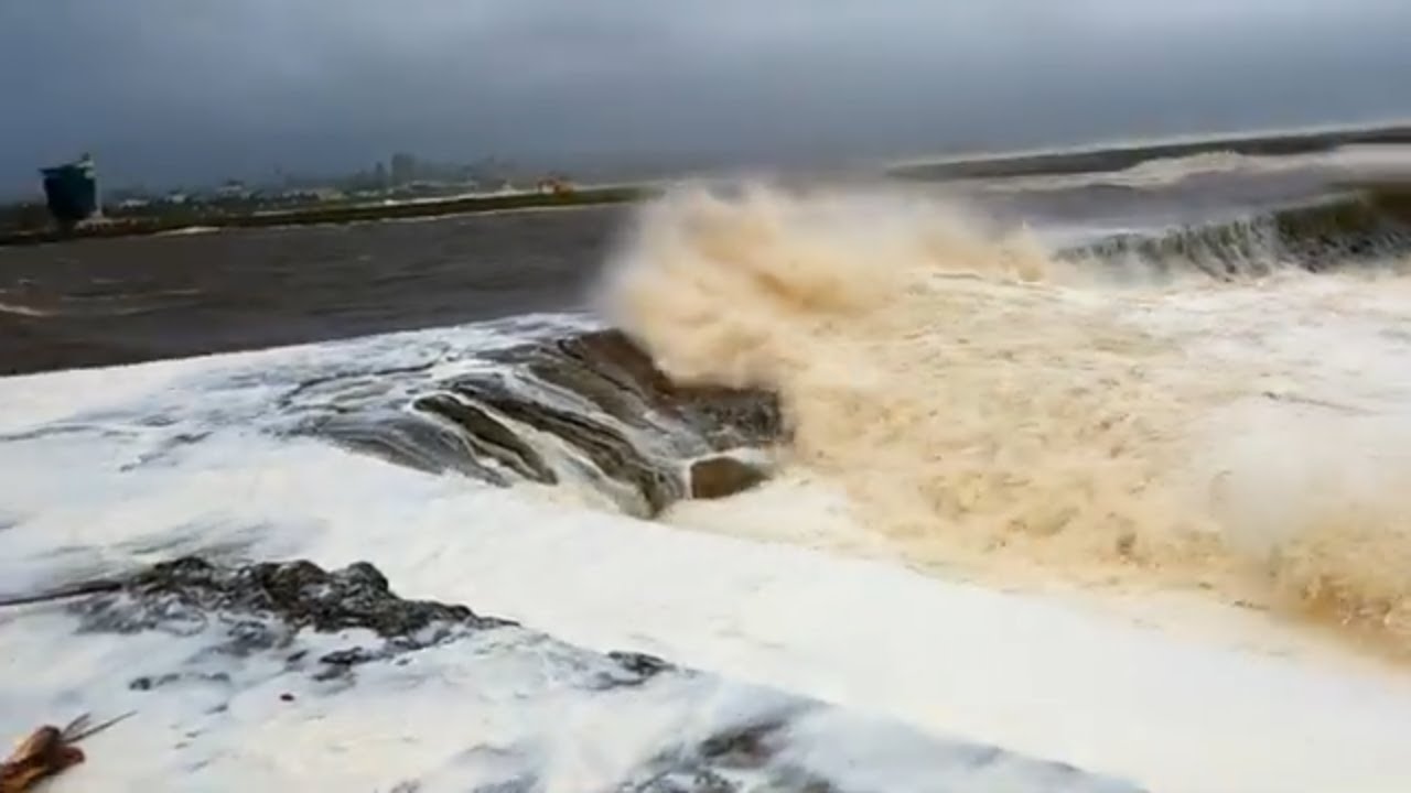 Angry Sea and Foamy Waves at Harbour Mouth Aberdeen. - YouTube