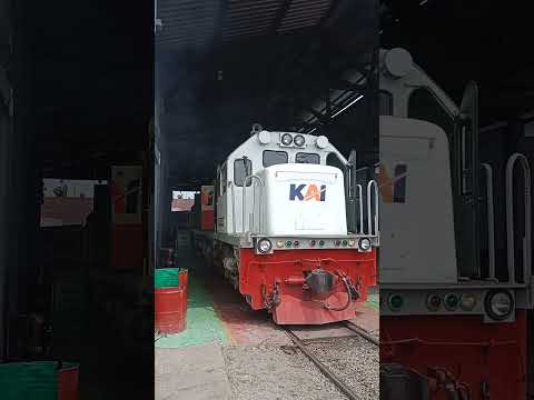 Start Engine Lokomotif BB 203 78 03 MDN - YouTube