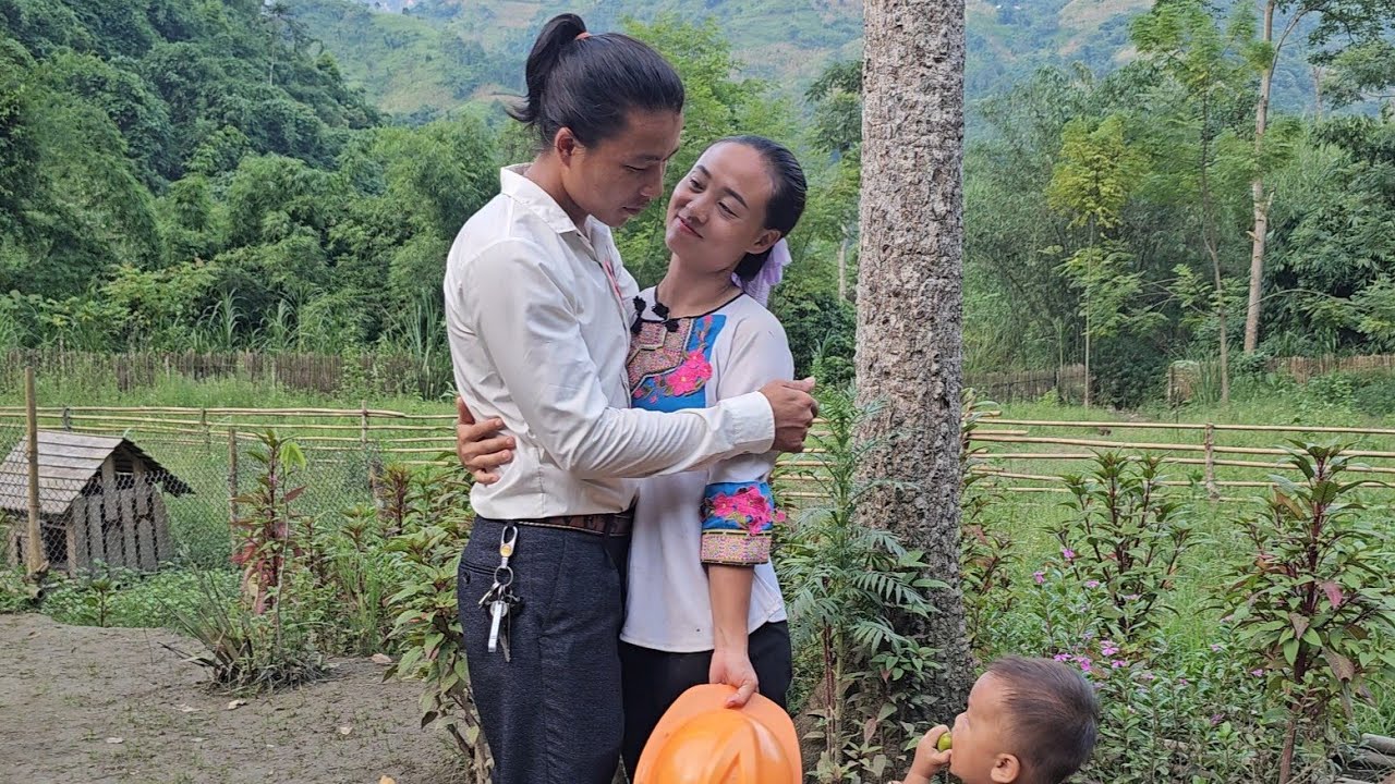 Kind Man And Single Mother After Five Days Apart Sincere Love Warm Hug Anh Hmong Ly Tay