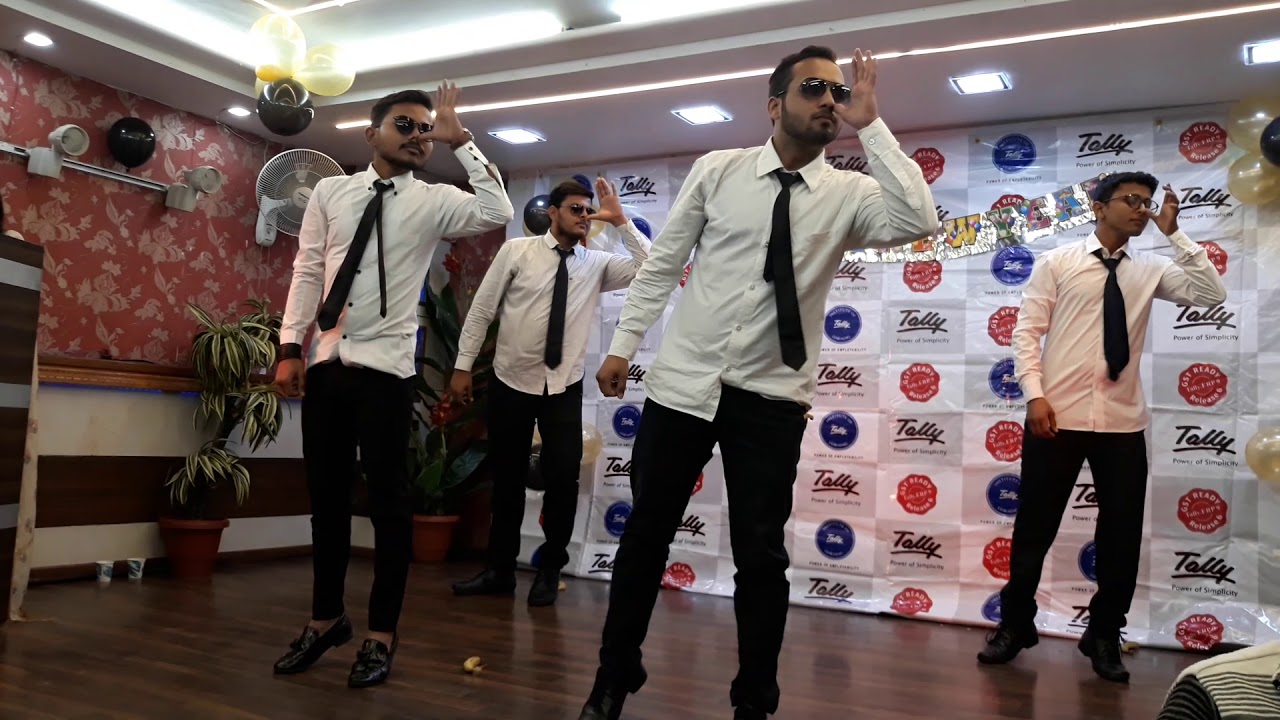 Statue dance - YouTube