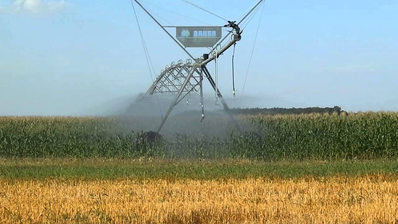 Center Pivot Bauer - YouTube