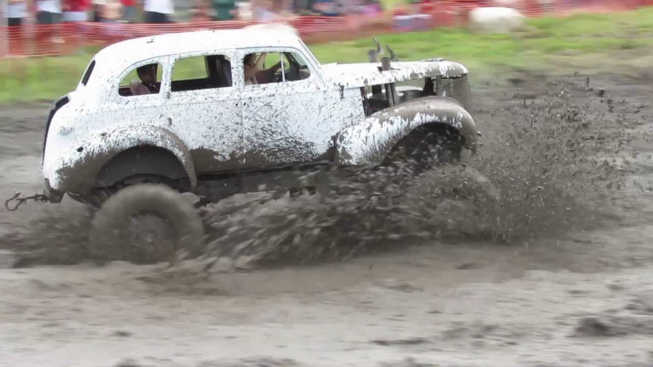 Old Classic Car Mudding At Vandenboss Mud Bog - YouTube