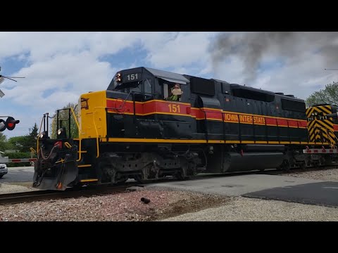 Iowa Interstate SIPE Train with IAIS 151, 711, 150, in Peoria. Illinois ...