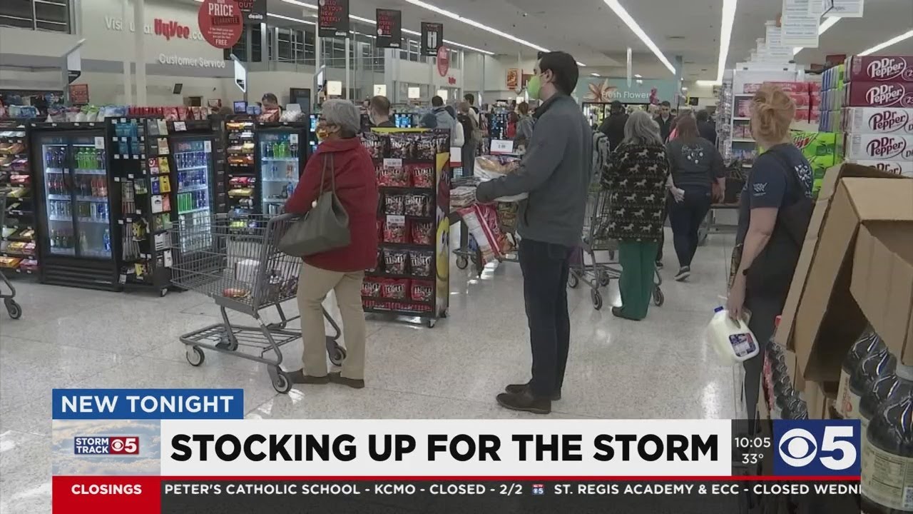 Grocery stores greet crowds of shoppers stocking up for winter storm ...