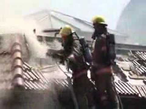 Monkey Tree Pub on fire, Victoria B.C. - YouTube