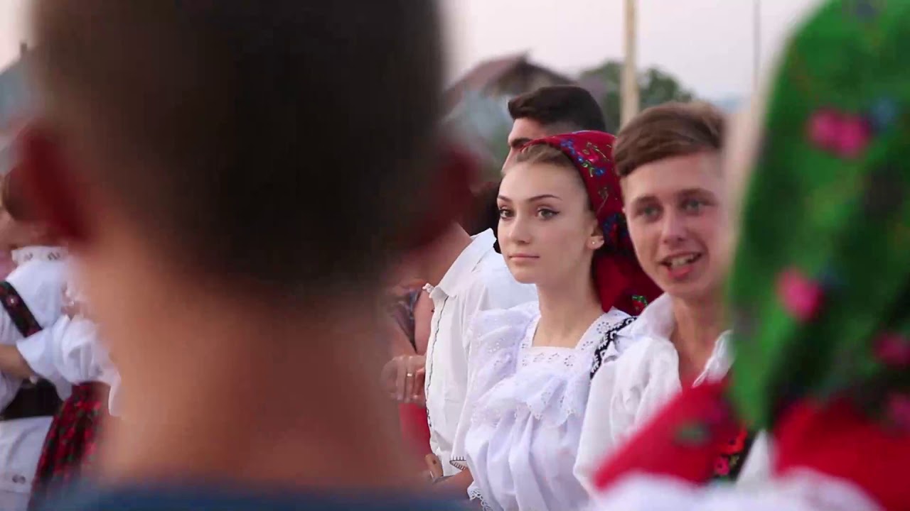 Grupul Iza,,, live ,,Joc In sat,,,Berbesti MM 2017,,,,,, - YouTube