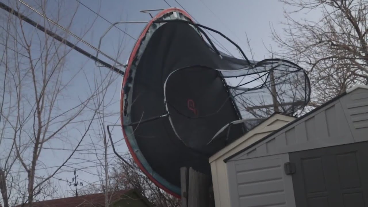 Wind gusts push trampoline into power lines - YouTube