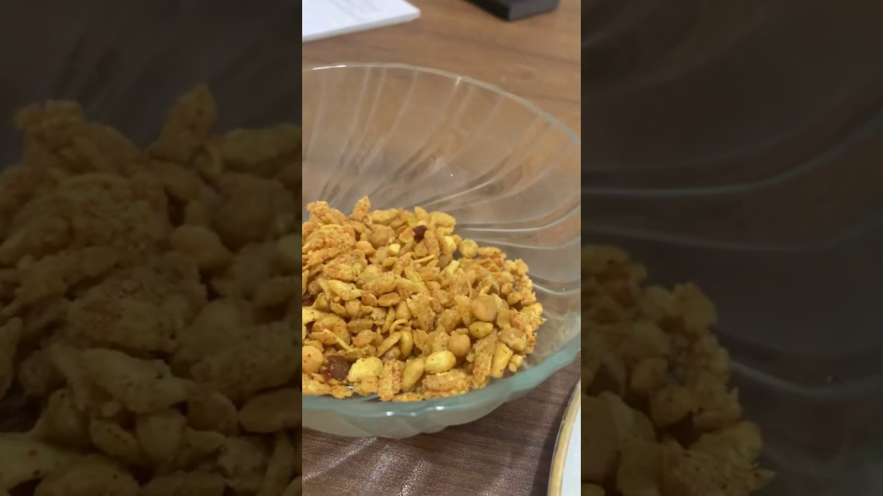 How to eat chanachur properly - YouTube