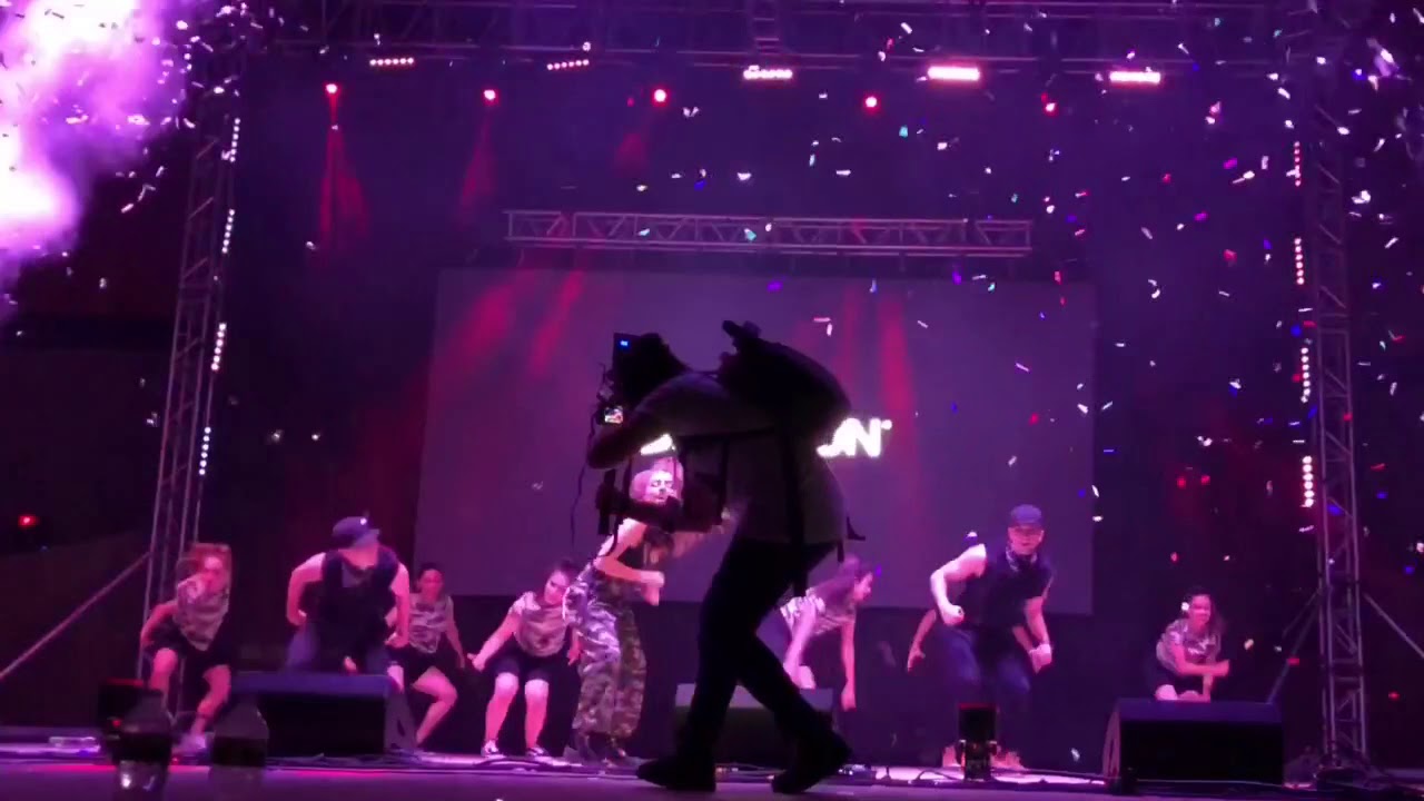 Danny Alfaro bailando | Tijuana gira badabun - YouTube