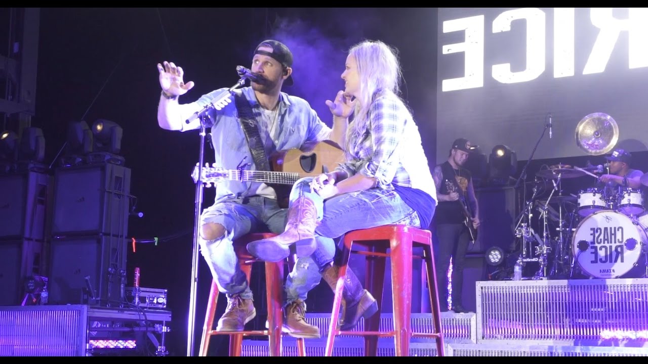 Chase Rice serenades woman to "Ride" - YouTube