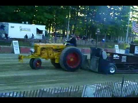 Wild Ride Fergus tractor pull Minneapolis-Moline UB - YouTube