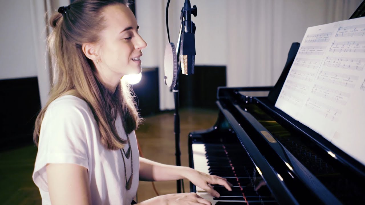 Miriam Hanika - Etiketten (live) - YouTube