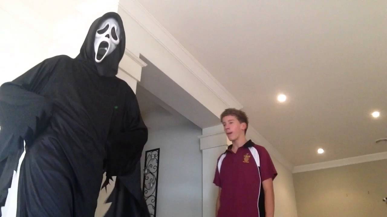 Ghostface Scare Prank - YouTube