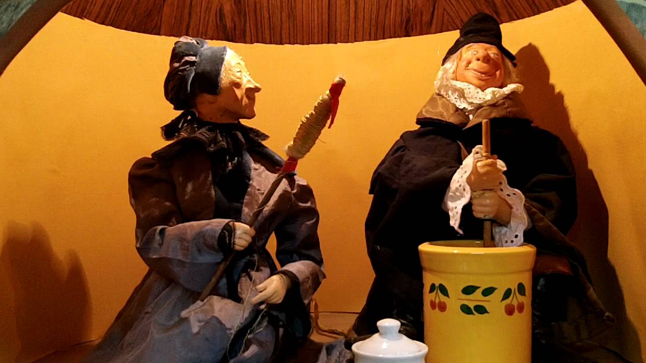 Old man and woman puppet in Museum of Animated Puppets in Lyon - YouTube