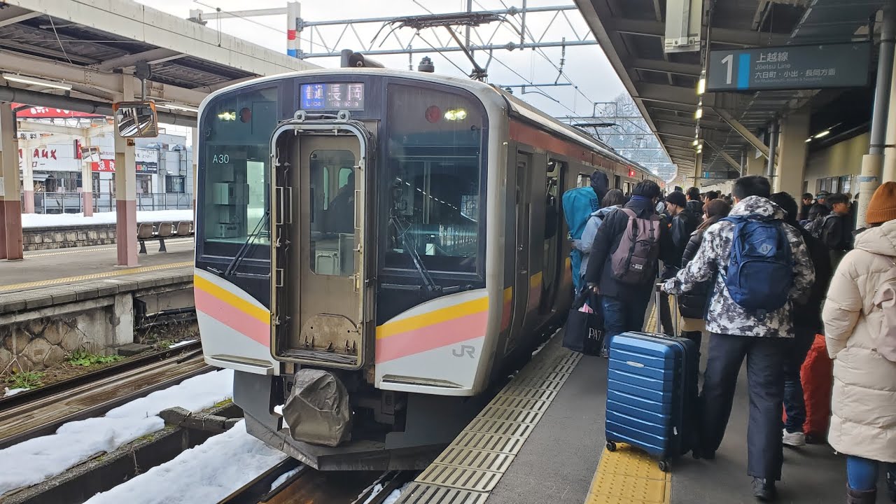 【4K60p】E129系 普通長岡行 上越線越後湯沢駅発車映像 2023-12-29 - YouTube