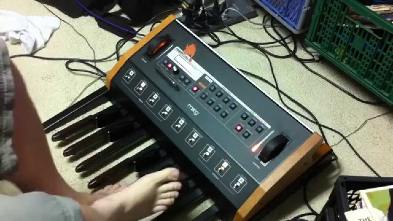 Moog Taurus 3 Bass Pedal Synthesizer - YouTube