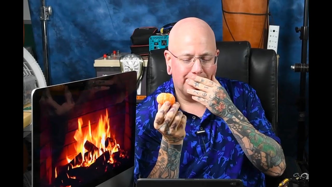 😳 HOLOGRAPHIC Cosmos EXPLAINED 🤔 - YouTube