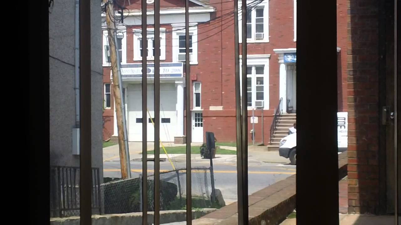 Peekskill NY. Volunteer Ambulance Corps Ambulance 75-B2 - YouTube