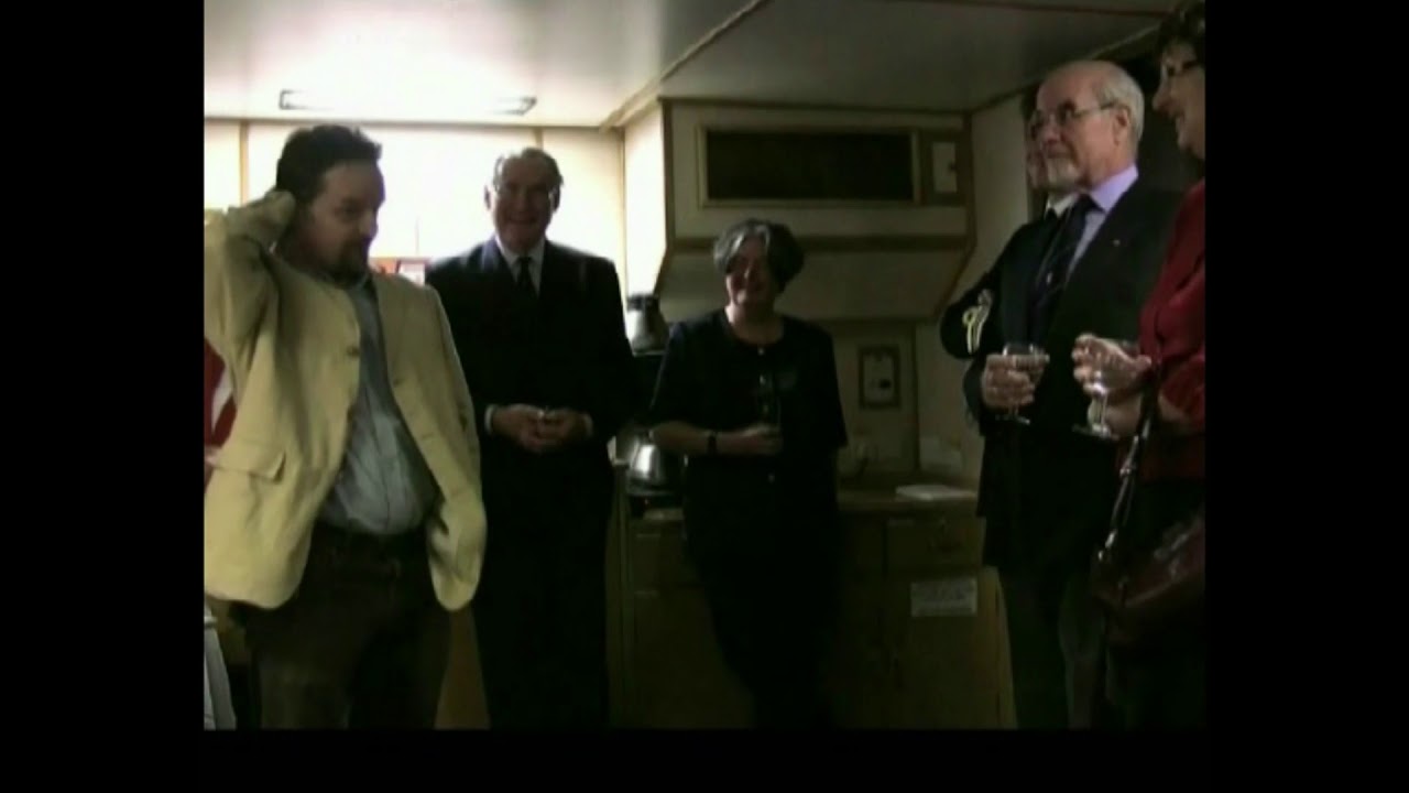 DIVER by Tony Groom. Jan 2008 HMS Exeter. - YouTube