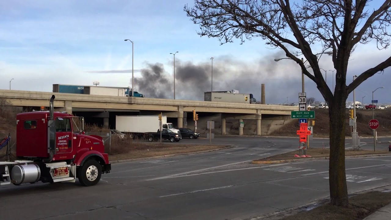 Explosions and fire from Acme Galvanizing, 03/16/2015. - YouTube