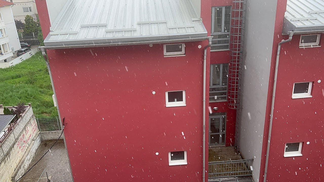 PADA GRAD U BEOGRADU - YouTube